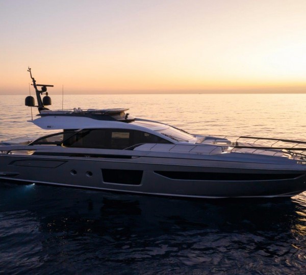 Yacht AZIMUT S8, Azimut Yachts | CHARTERWORLD Luxury Superyacht Charters